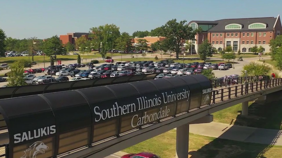 SIU sees historic enrollment numbers | FOX 32 Chicago