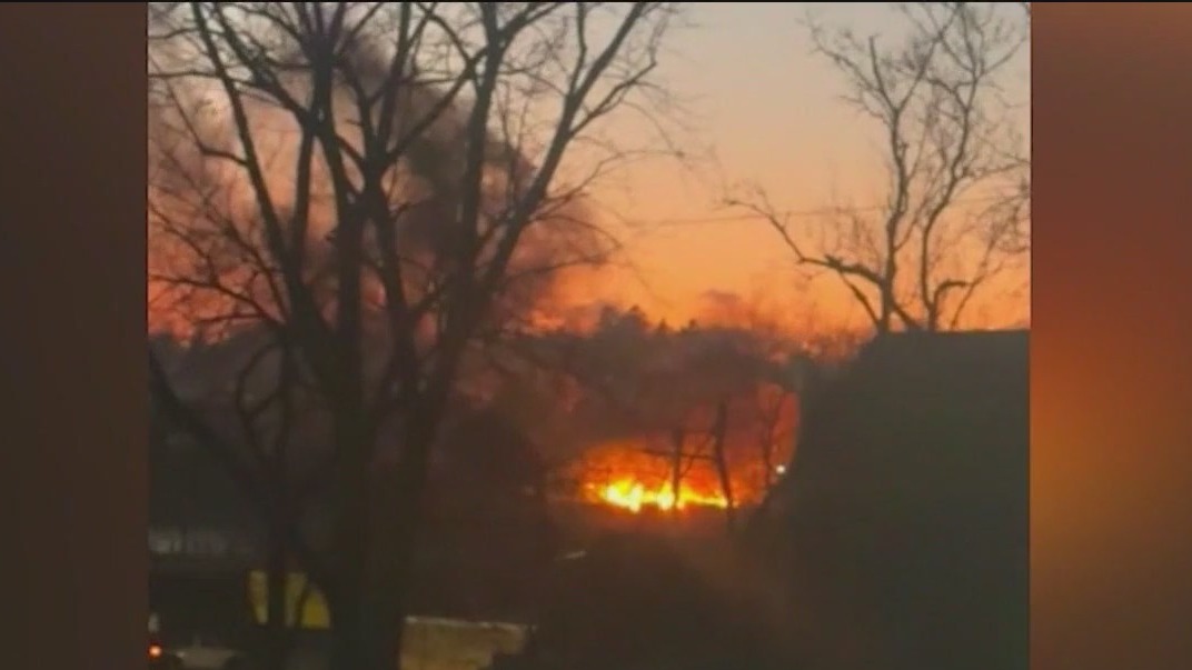 Elgin fire displaces five, community responds with outpouring of ...