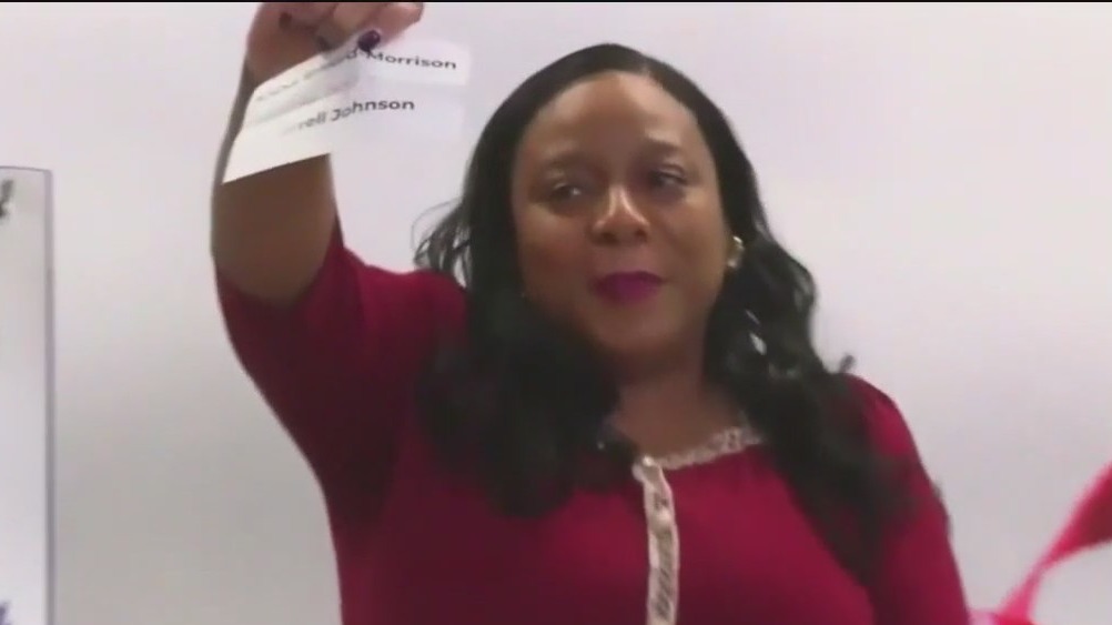 Chicago couple wins first Cook County marriage license of 2025 | FOX 32 ...