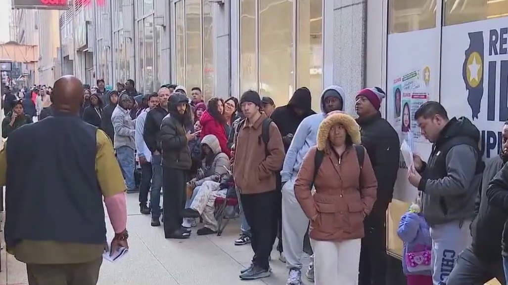 Chicago Real ID rush: Long lines ahead of TSA deadline | FOX 32 Chicago