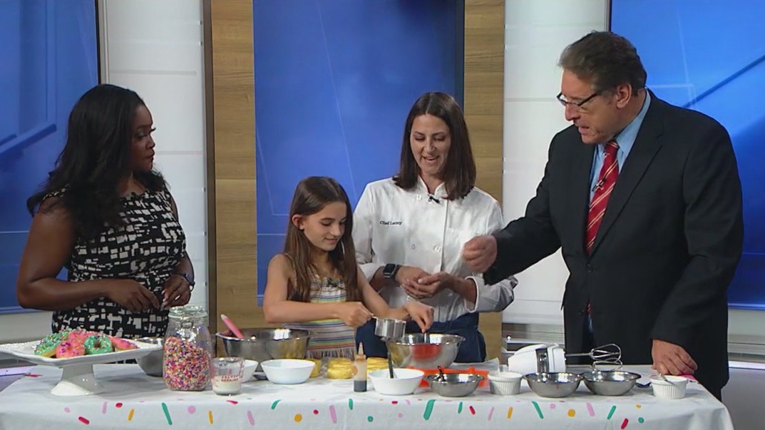 Schoolhouse Kitchen teaches families how to make yummy treats | FOX 32 ...