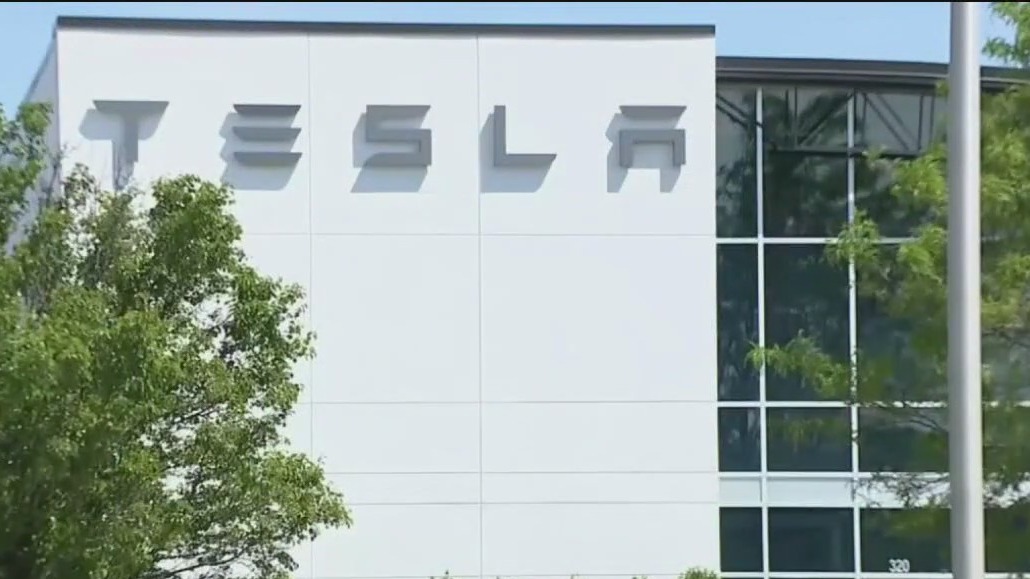 Tesla rises after Musk buy, Tyson drops corn syrup & shoe price hikes ...