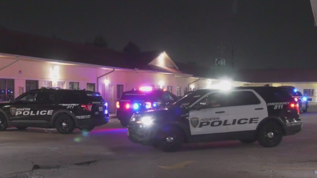 Man killed by gunman wearing clown mask in Houston | FOX 26 Houston