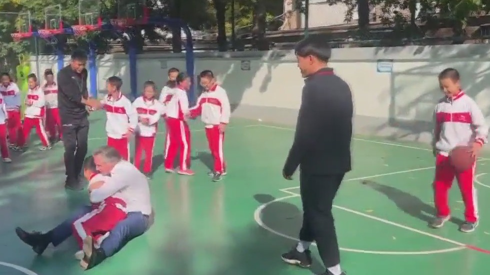 Newsom plays basketball in China | FOX 11 Los Angeles