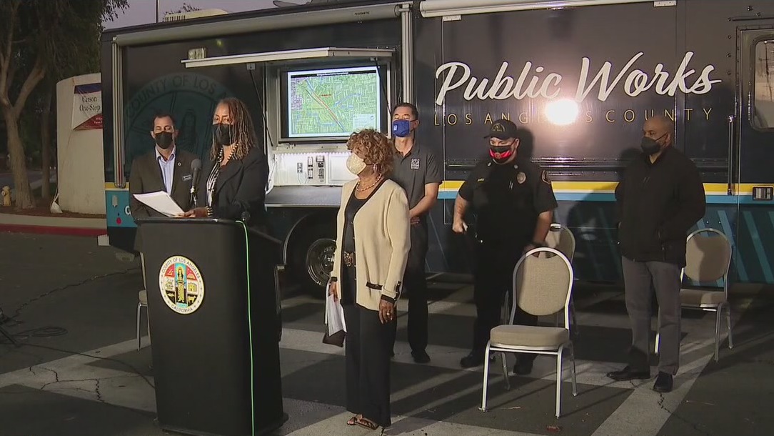 Carson residents upset over lingering foul odor | FOX 11 Los Angeles