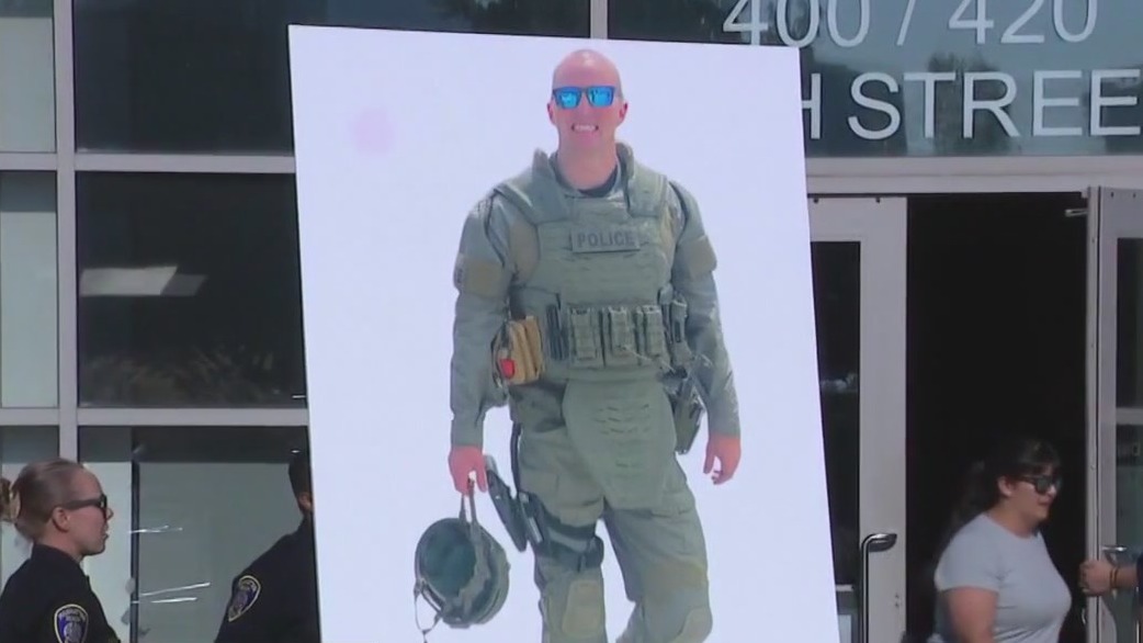 Community honors police officer Chad Swanson | FOX 11 Los Angeles