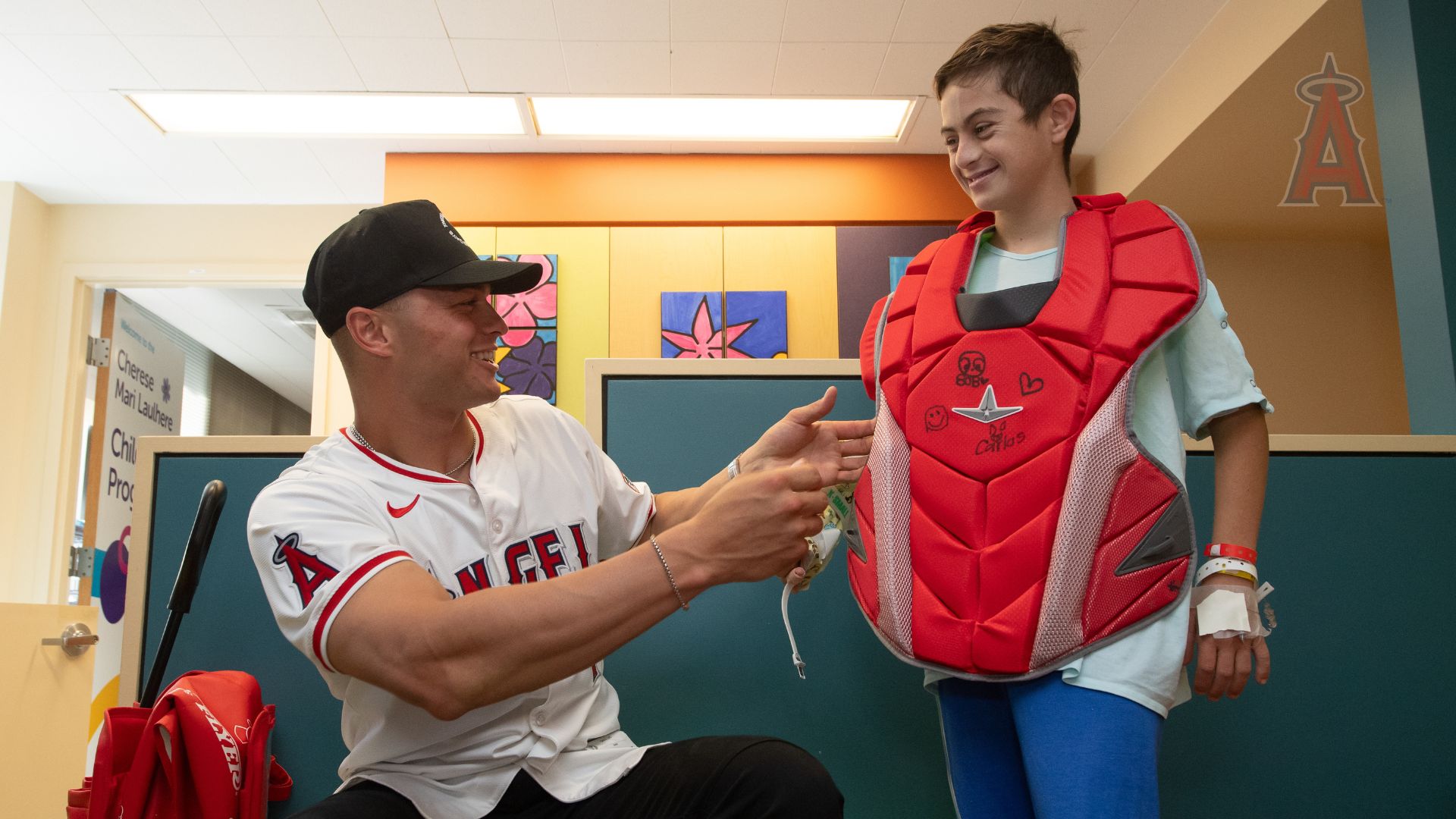 Logan O'Hoppe gets catcher's gear designed by kids | FOX 11 Los Angeles
