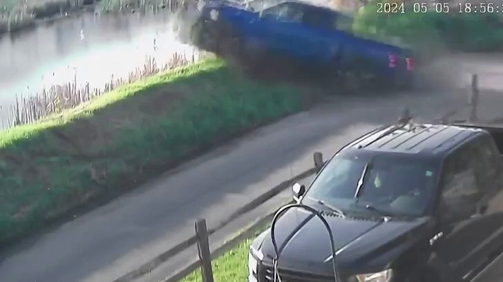Suspected drunk driver goes airborne in Monroe County, lands in lagoon ...