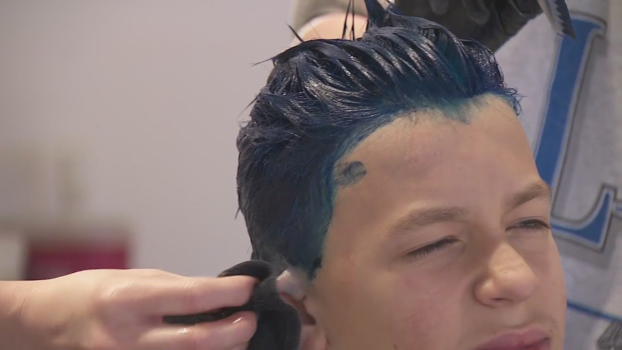 Metro Detroit salon will dye your hair Honolulu Blue | FOX 2 Detroit