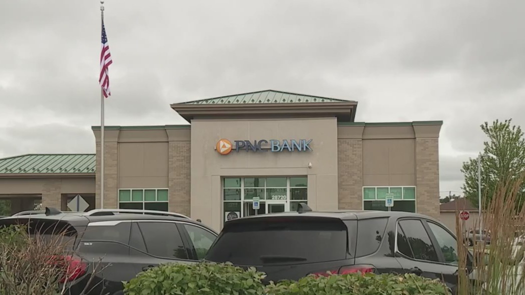 Southfield suspect charged in bank robbery, attacking employee | FOX 2 ...