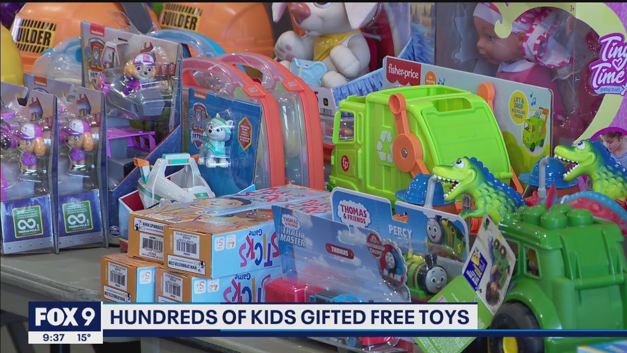 Hundreds of kids gifted free toys in Fridley | FOX 9 Minneapolis-St. Paul