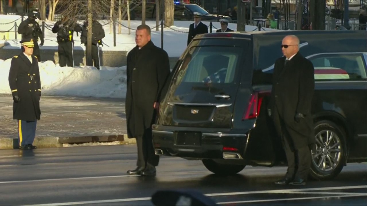 President Carter motorcade to U.S. Navy Memorial [RAW] | FOX 9 ...