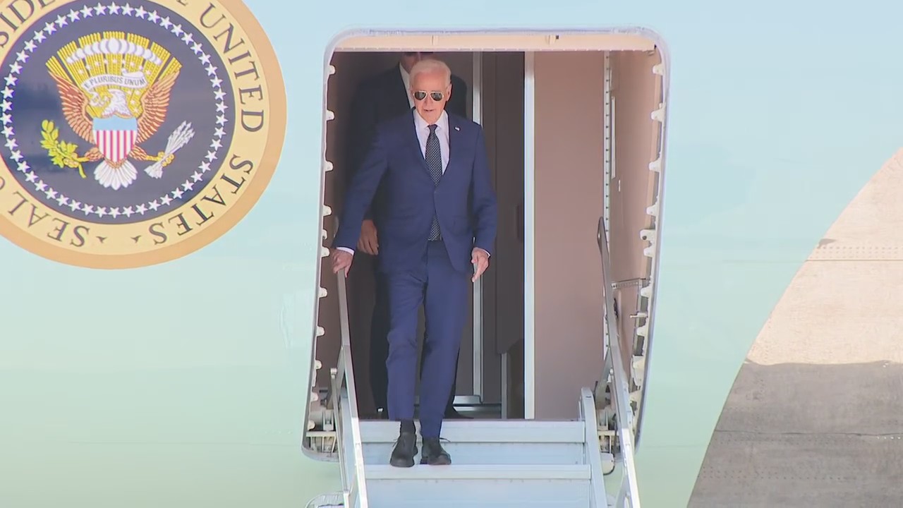 VIDEO: Biden arrives at Austin airport | FOX 7 Austin