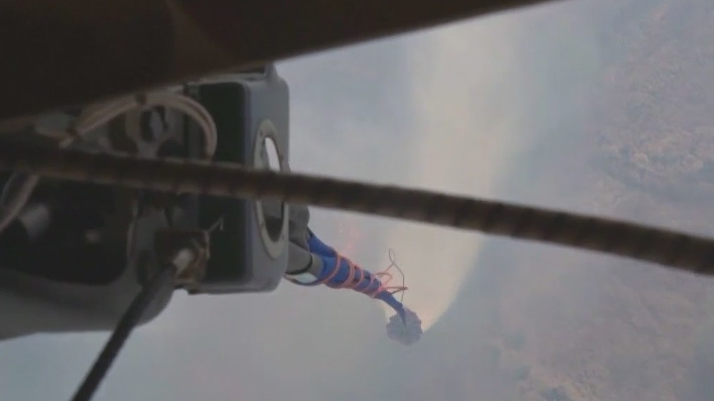National Guard helps out in Maui; residents jump into Pacific Ocean ...