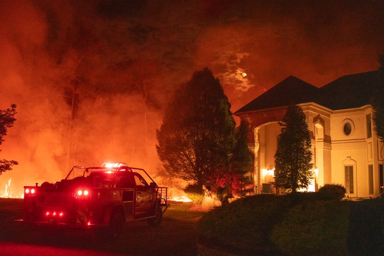 Flatiron Wildfire: Crews work to protect homes as uncontained fire ...