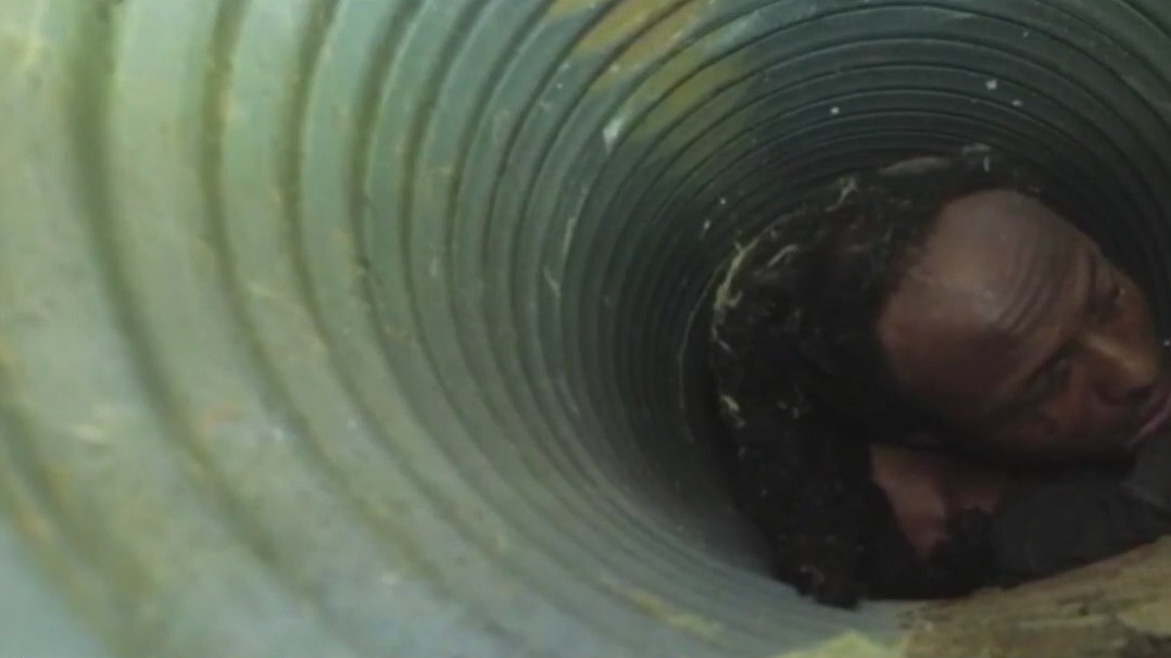 Accused porch pirate gets caught in sewer fleeing | FOX 5 Atlanta