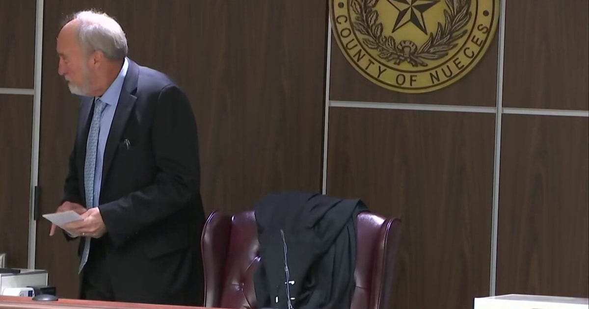 Woman at Uvalde school shooting trial has outburst in courtroom | FOX 4 ...