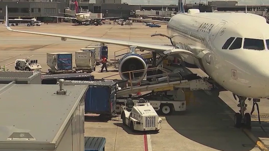 Mom says stalker snuck onto her Delta flight | FOX 5 Atlanta