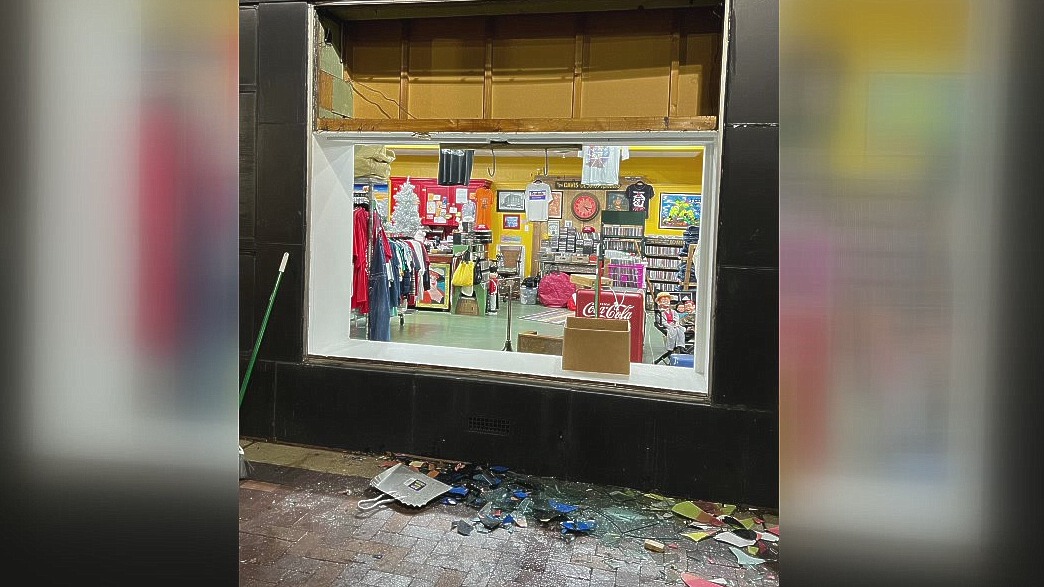 Ypsilanti vintage store has windows broken out by vandal | FOX 2 Detroit