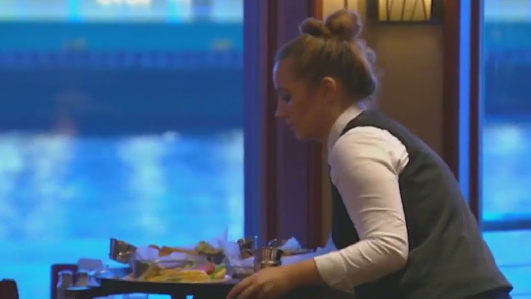 New minimum wage law goes into effect for Cook County workers | FOX 32 ...