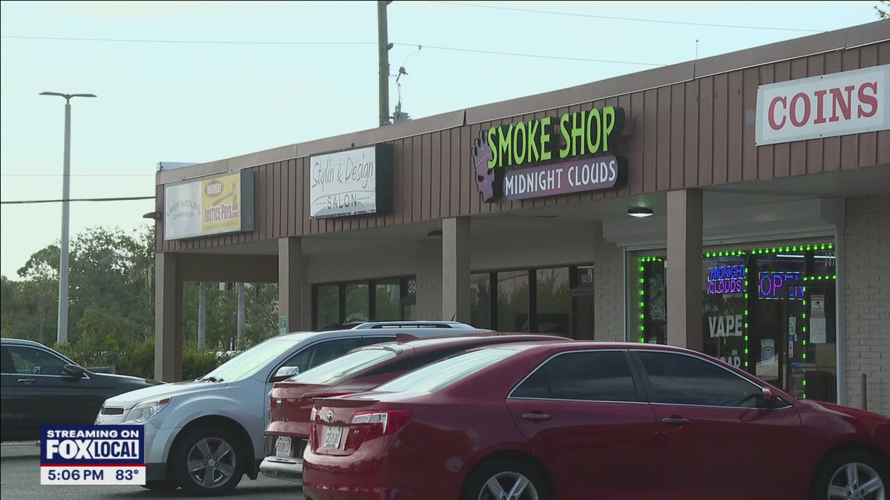 Death investigation continues near Venice Plaza | FOX 13 Tampa Bay