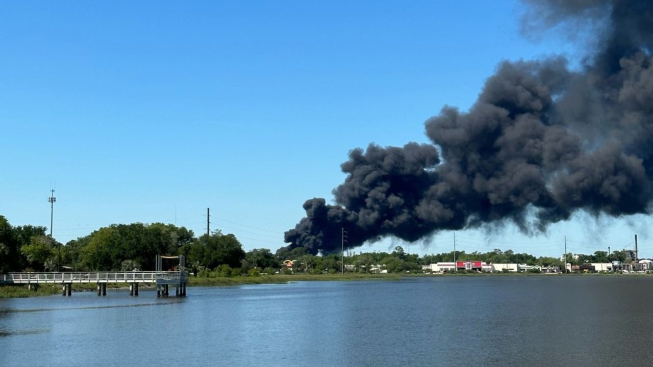 Video: Black smoke pours out of Brunswick manufacturing plant | FOX 5 ...