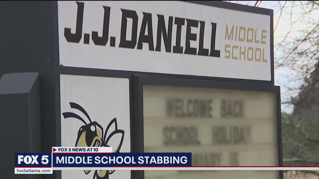 Middle school student cut during fight at lunch | FOX 5 Atlanta