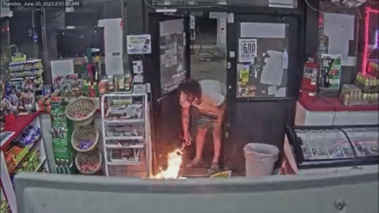 Arsonist caught after torching Detroit gas station | FOX 2 Detroit