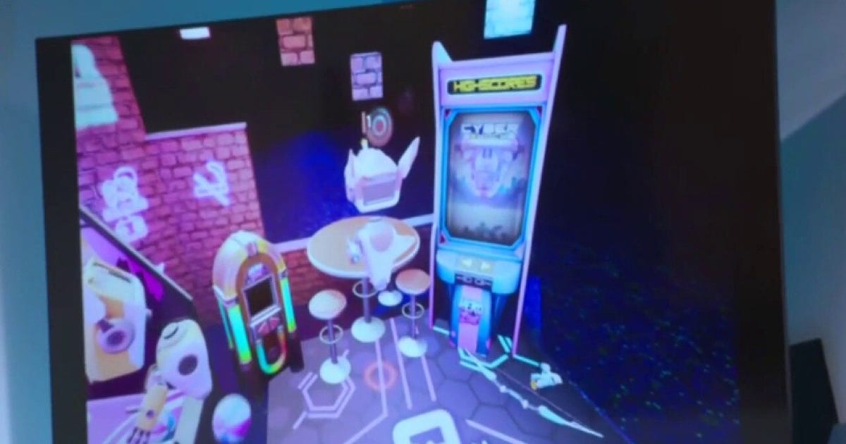 Demonstrating the virtual reality tech | FOX6 Milwaukee