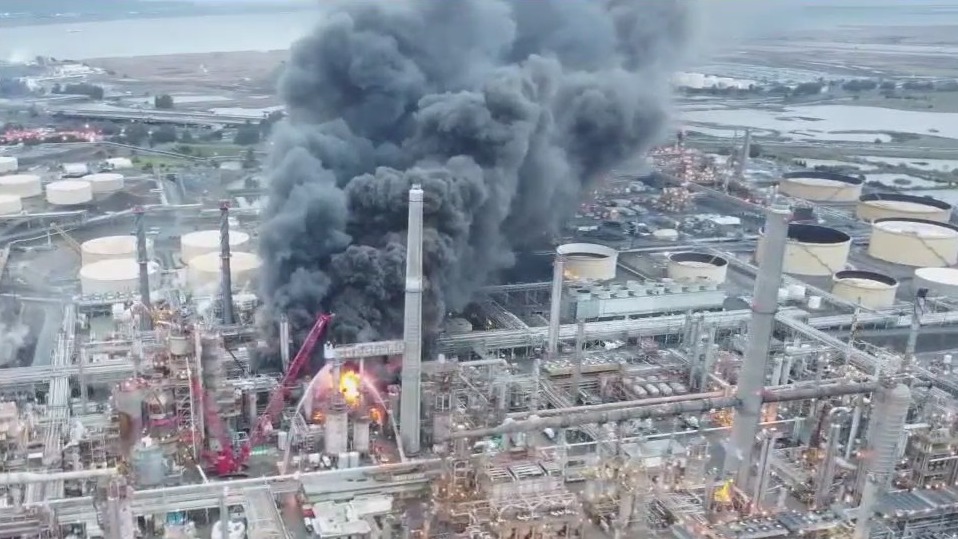 Multiple injuries reported in Martinez Refinery fire | KTVU FOX 2