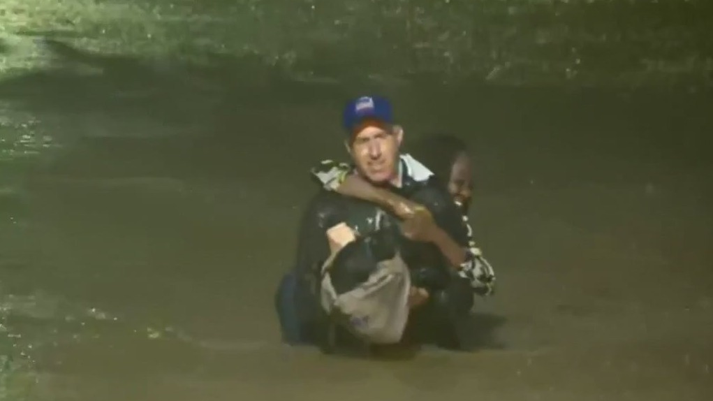 FOX meteorologist saves woman from flood | KTVU FOX 2