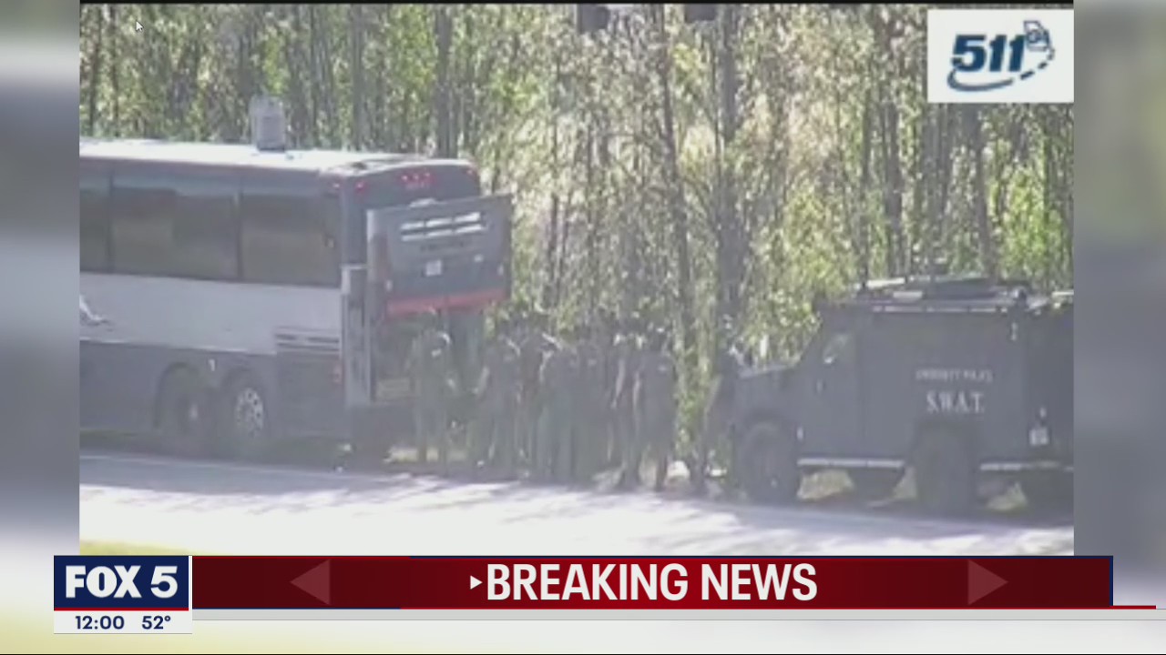 SWAT teams respond to armed gunman on Greyhound bus | FOX 5 Atlanta