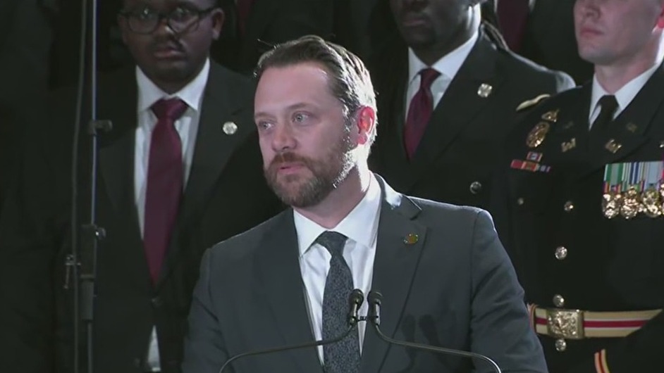 Jason Carter fights back tears to thank Carter Center | FOX 5 Atlanta