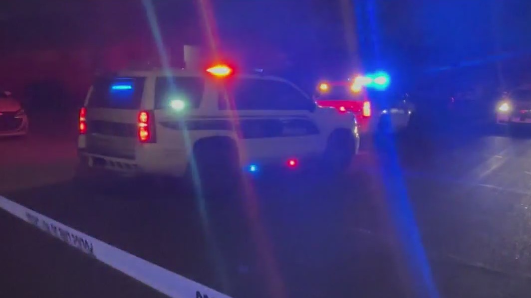 1 shot, 1 hurt in Phoenix neighborhood | FOX 10 Phoenix