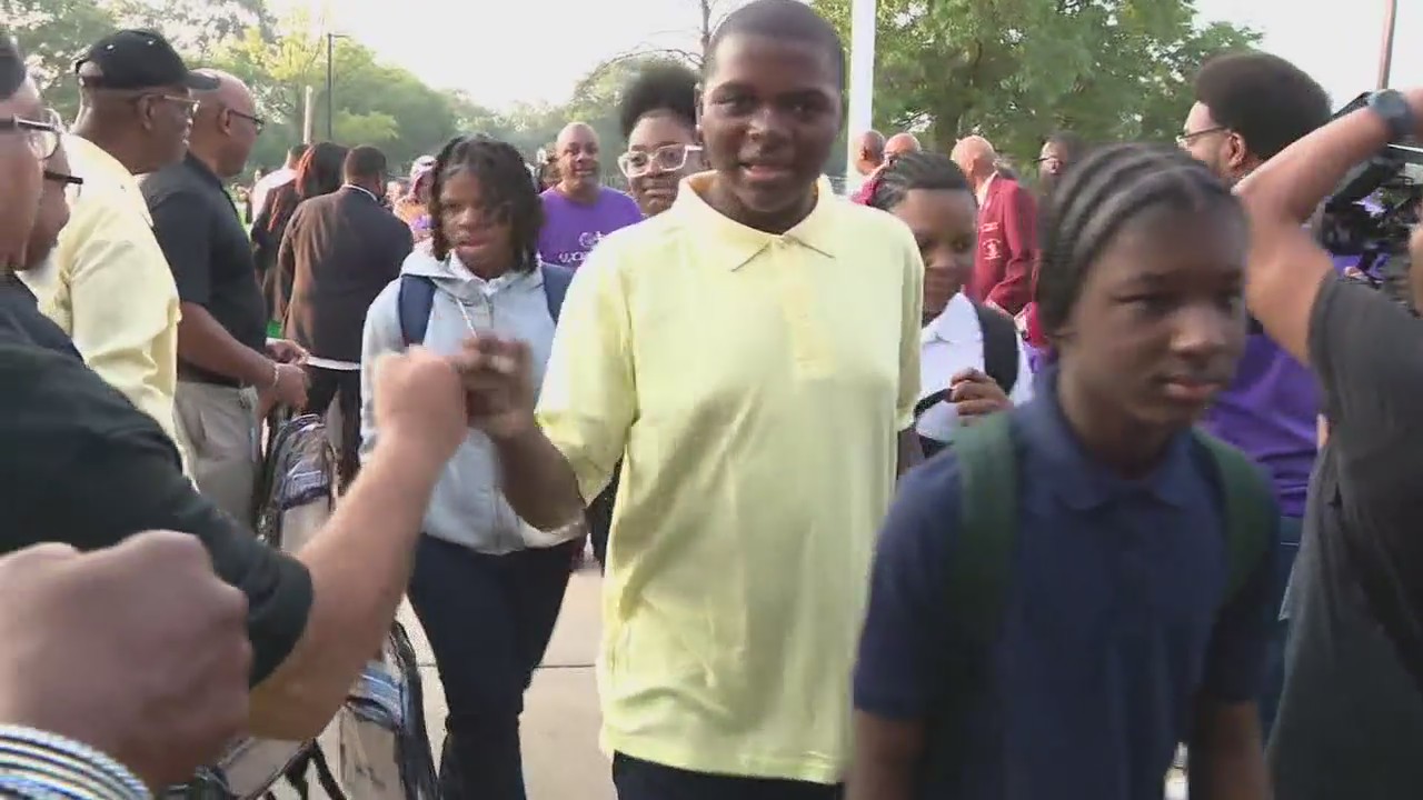 Students return for first day in the Detroit Public Schools Community ...