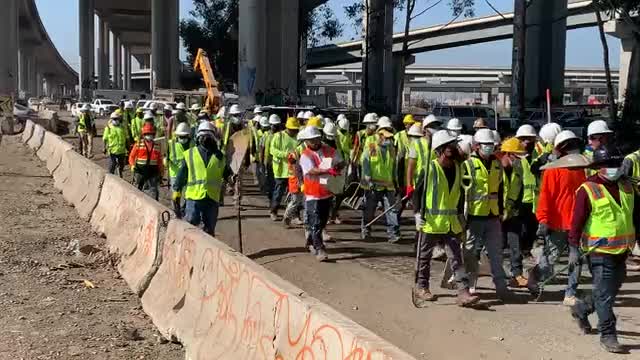 200 Caltrans workers arrive at Oakland encampment to begin cleanup ...