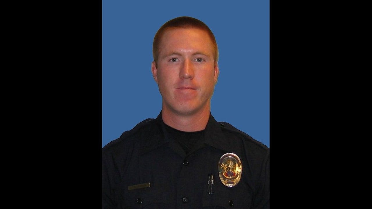 Man convicted of killing Phoenix police officer gets life in prison ...