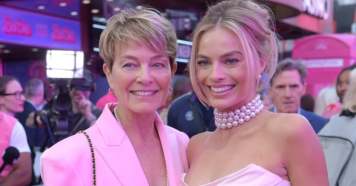 'Barbie' star Margot Robbie paid off her mother's mortgage after ...