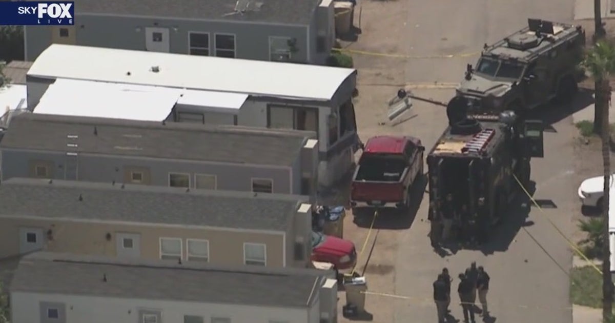 Suspect killed after confronting SWAT team in Mesa | FOX 10 Phoenix