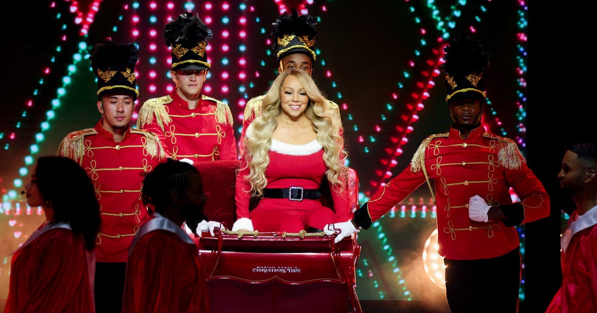 Mariah Carey performs in Phoenix to kick off Christmas season | FOX 10 ...