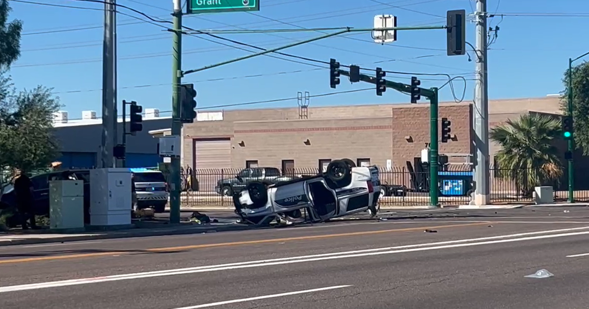Three hurt, including 2 Phoenix Police officers, in rollover crash ...