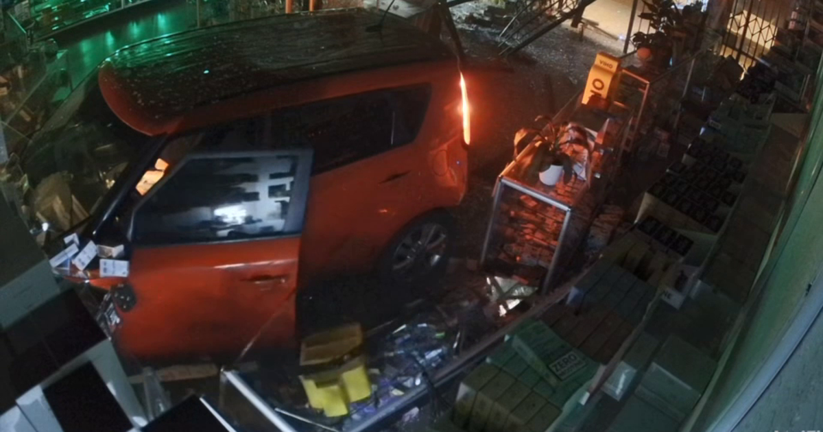 Burglars use stolen car to smash into Tempe shop, steal vapes: police ...
