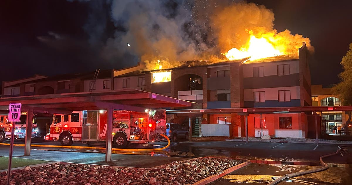 Dozens displaced after fire burns Phoenix apartments | FOX 10 Phoenix
