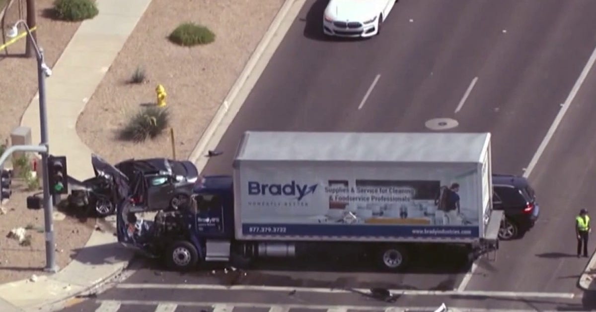 1 dead, 2 hurt in Glendale chain-reaction crash involving box truck ...