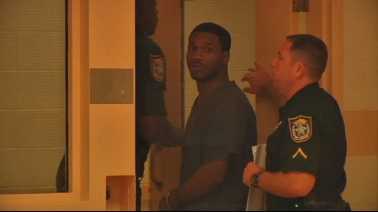 Double-murder suspect smirks during first court appearance | FOX 13 ...