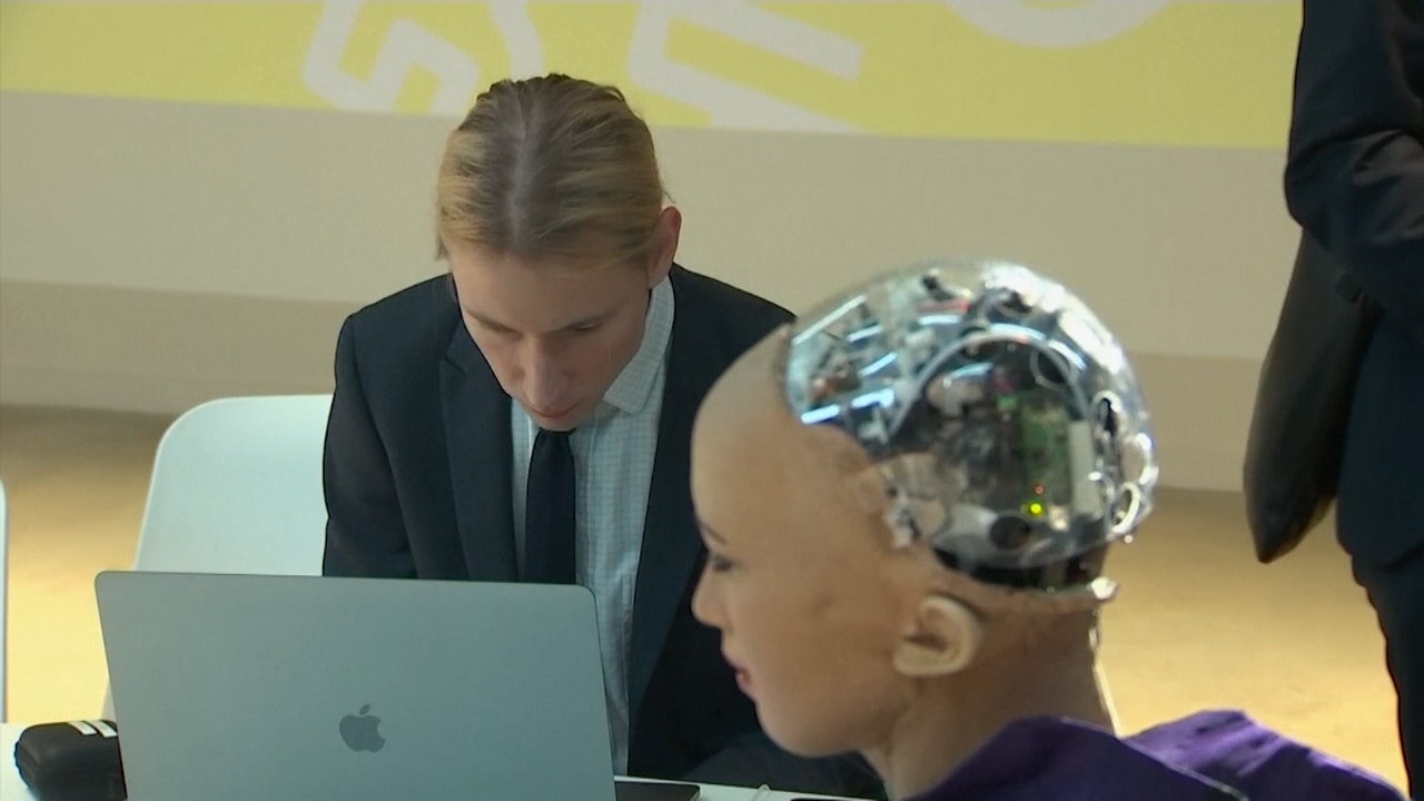 Robot named Sophia takes questions at media event in Ukraine | FOX 13 ...
