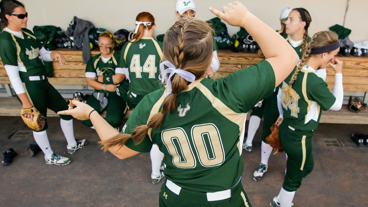 USF softball team fights for player with cancer | FOX 13 Tampa Bay
