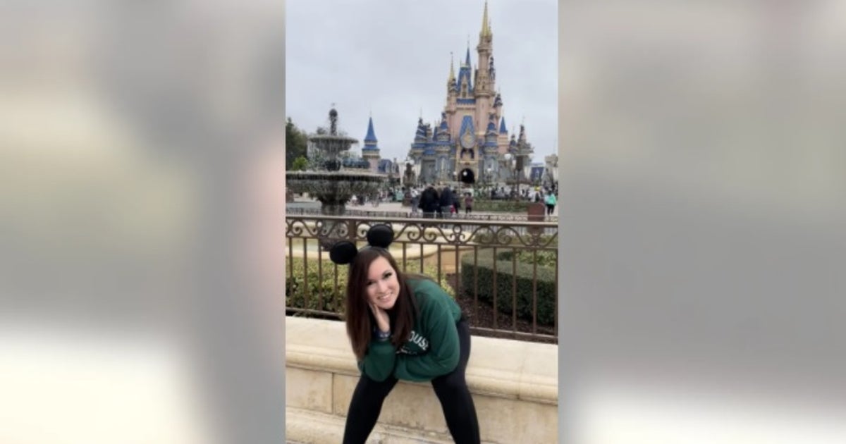 Woman visits Disney World every month, donates plasma to cover costs ...
