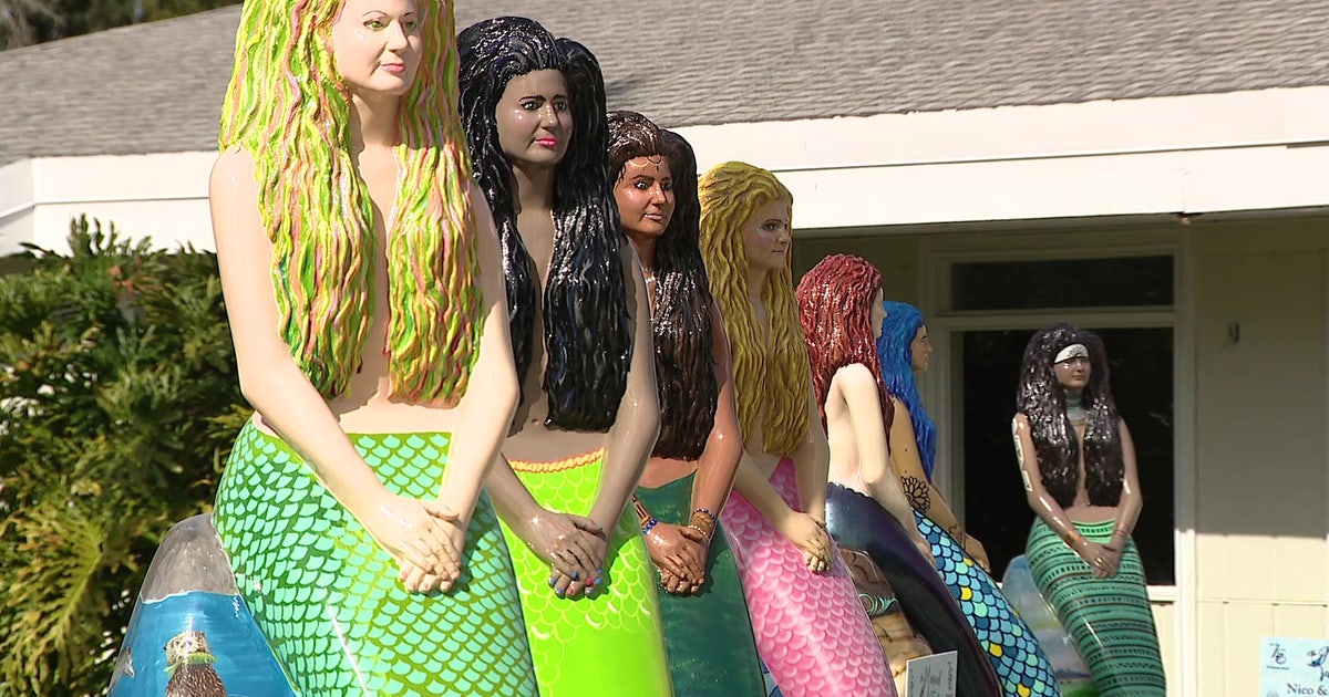 Weeki Wachee mermaids celebrate 75 years with 'Mermaid Tail Trail ...