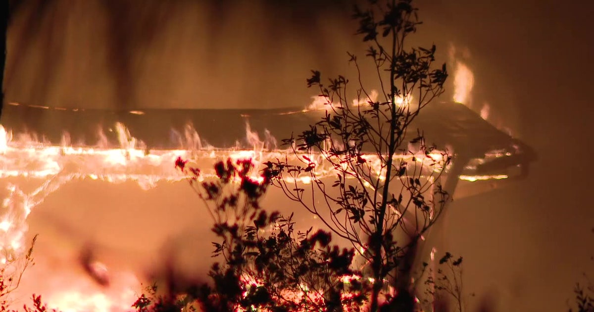 Wildfire destroys 200 outbuildings, burns more than 650 acres in Polk ...